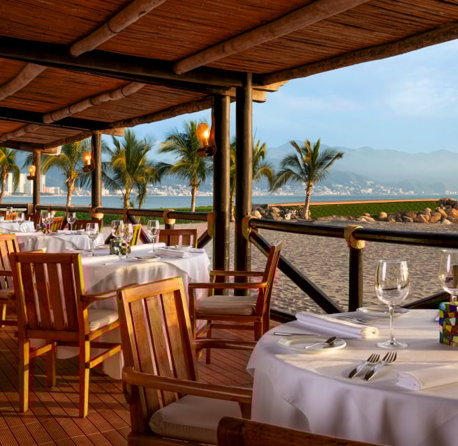 Beachfront Restaurants & Bars in Puerto Vallarta | Velas Vallarta
